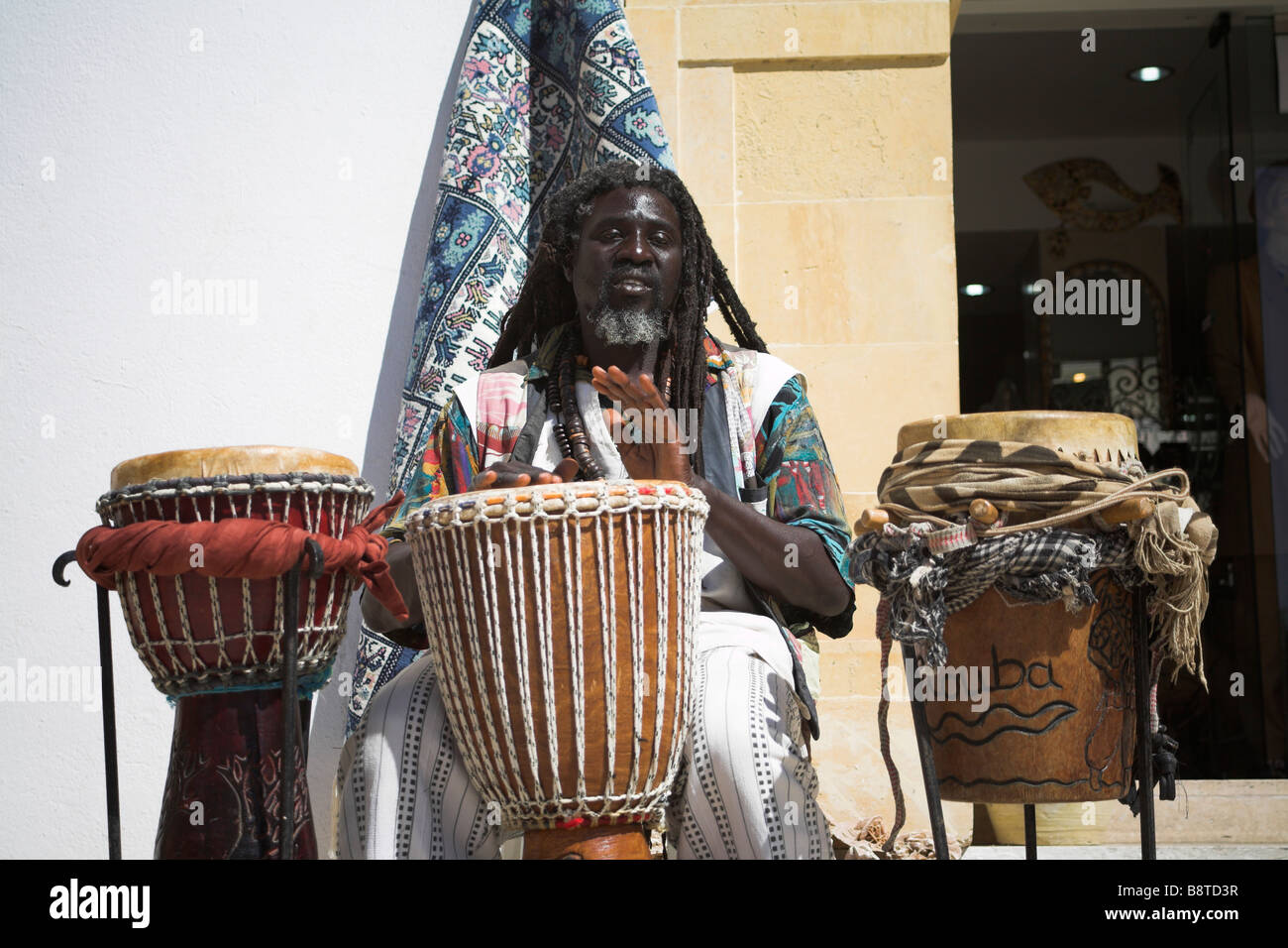 African drummer hi-res stock photography and images - Alamy