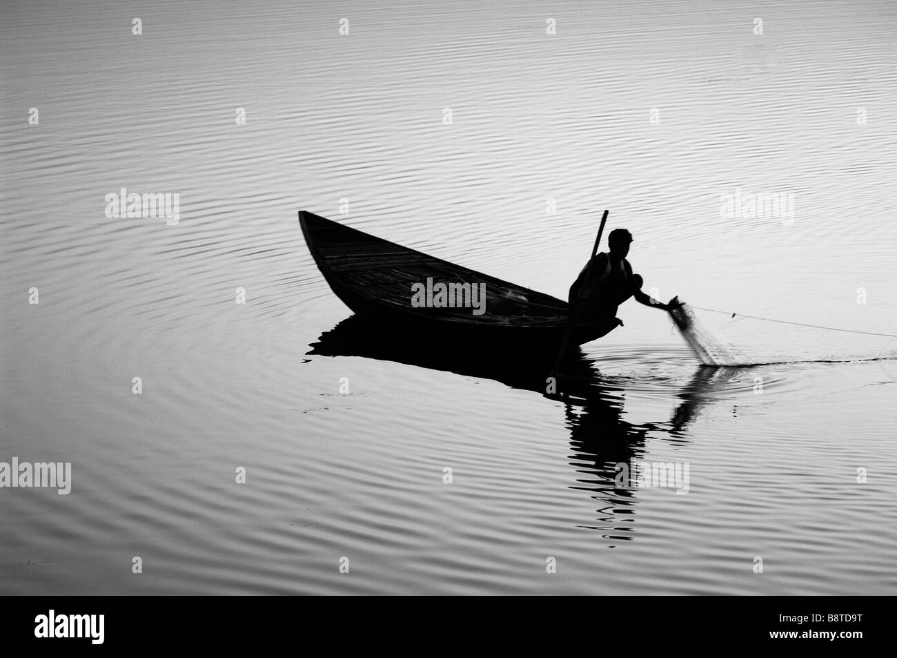 Traditional fisherman on the Ganges, West Bengal, India Stock Photo - Alamy