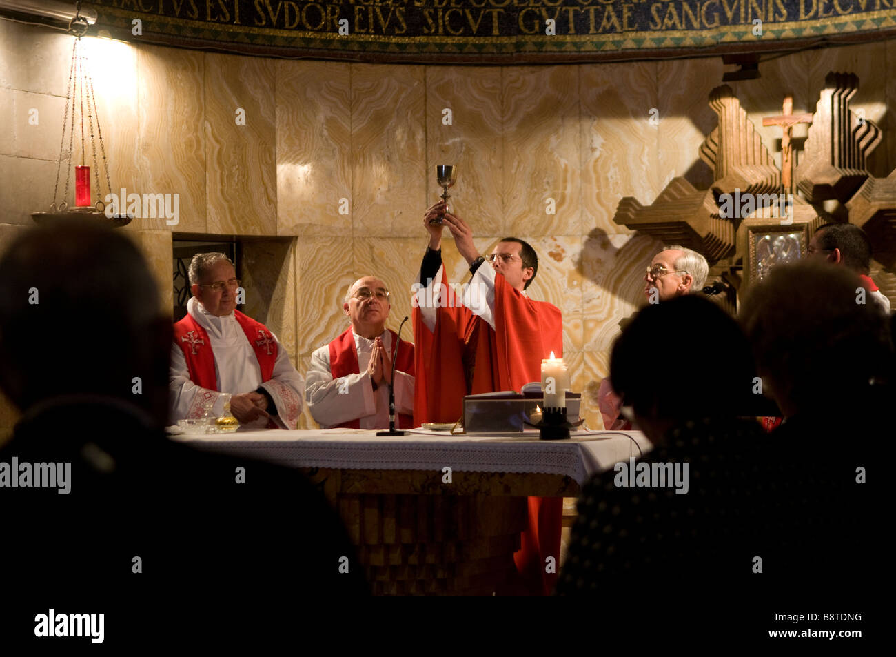 Priest celebrating catholic mass hi-res stock photography and images ...