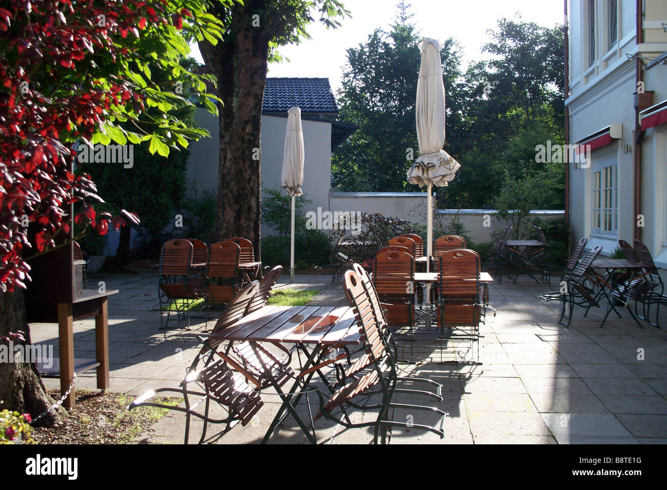Café terrace in front hi-res stock photography and images - Alamy