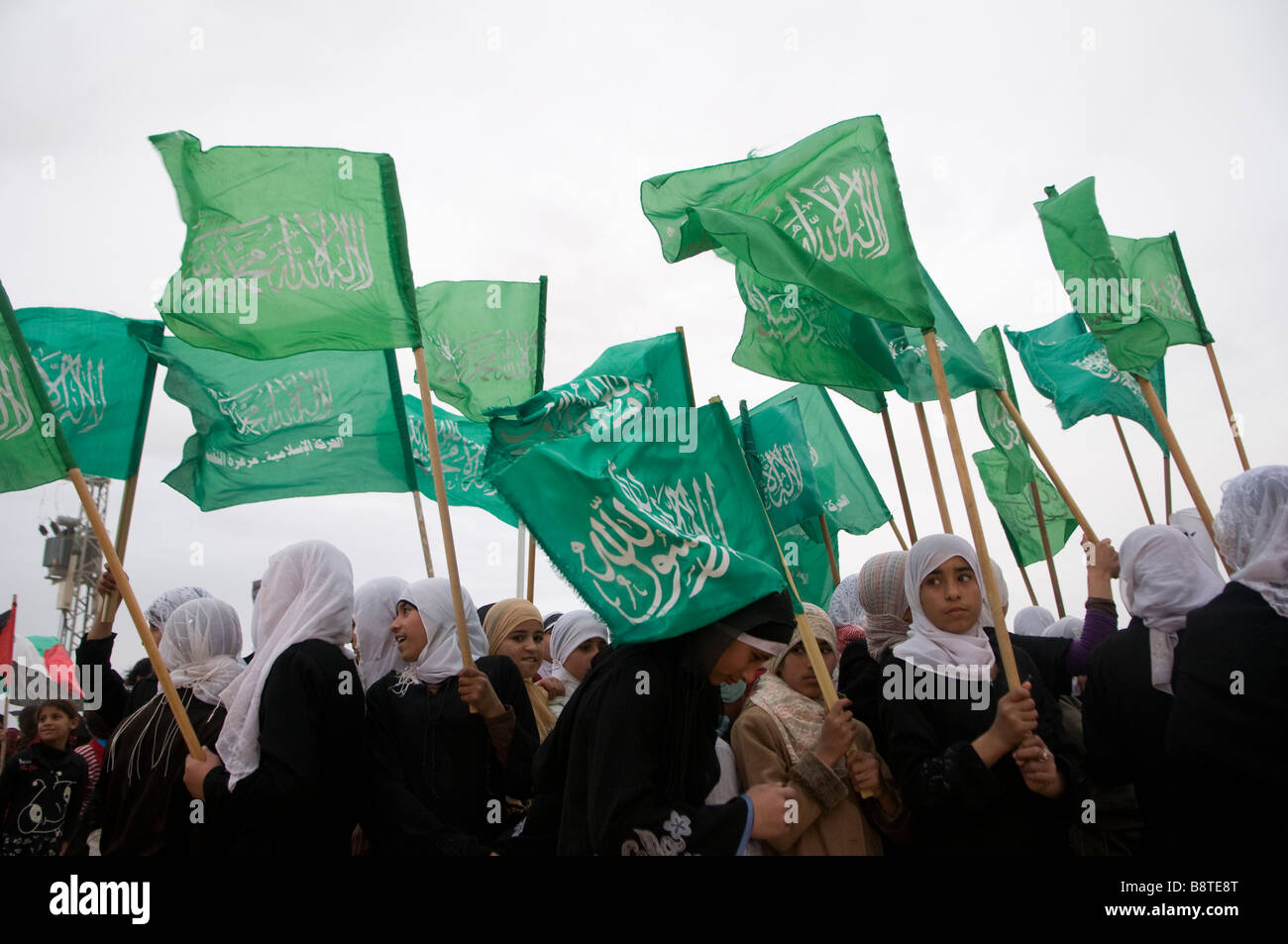 Bedouin women wave Islamic flags during a protest against Israel's ...