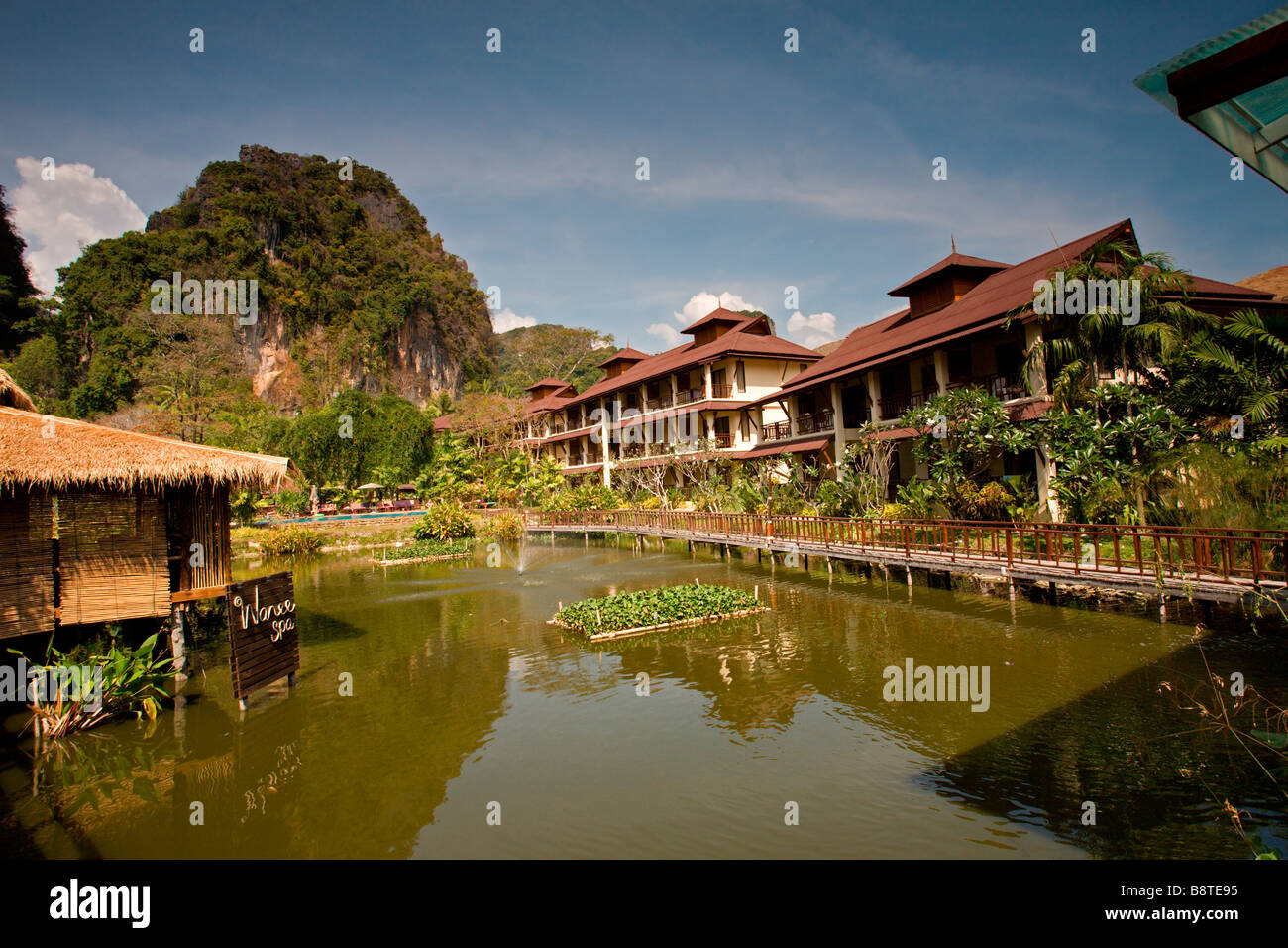 Hotel and pond hi-res stock photography and images - Alamy