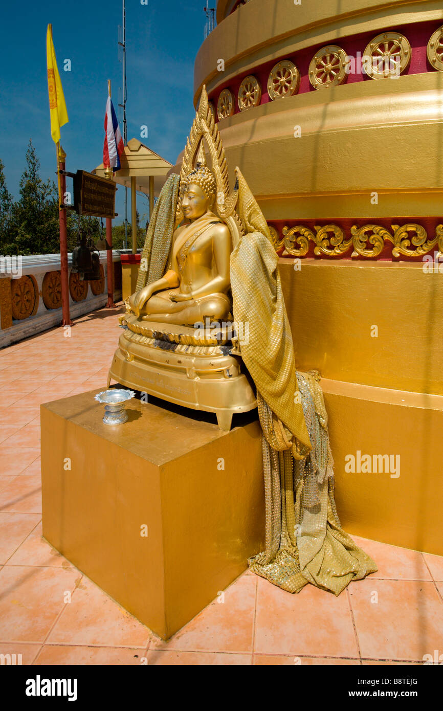 Golden tiger statue hi-res stock photography and images - Alamy