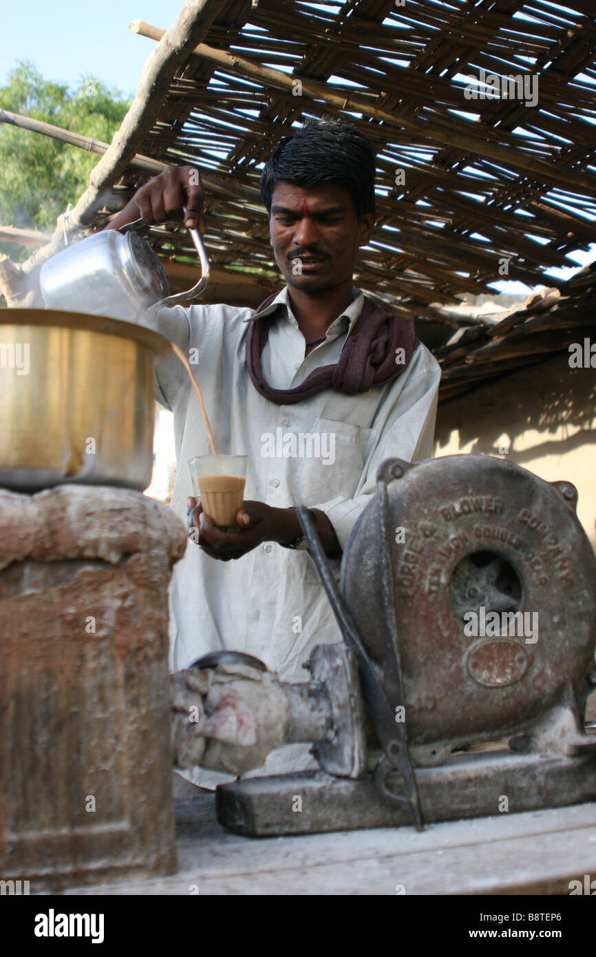 man serves Chai tea in Thar desert, Rajasthan, India Stock Photo - Alamy