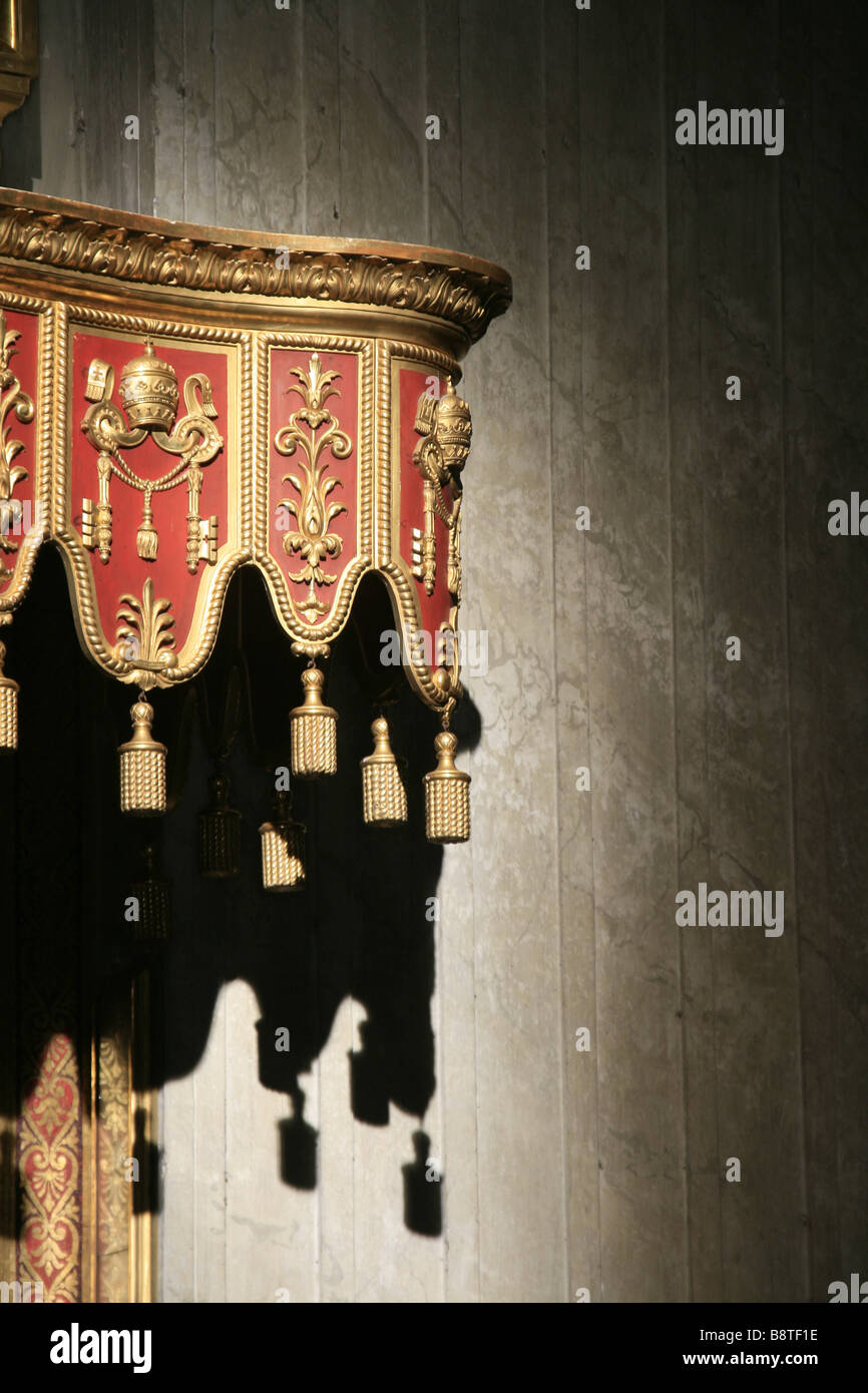sculpture statue drapes inside st peter's basilica, rome Stock Photo ...