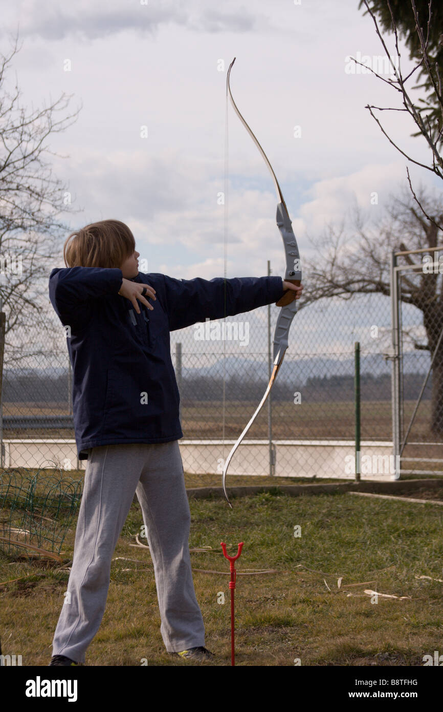 Archer bow hi-res stock photography and images - Alamy