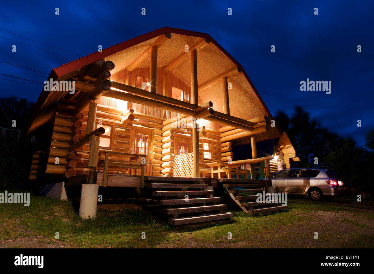 Cottage at night hi-res stock photography and images - Alamy