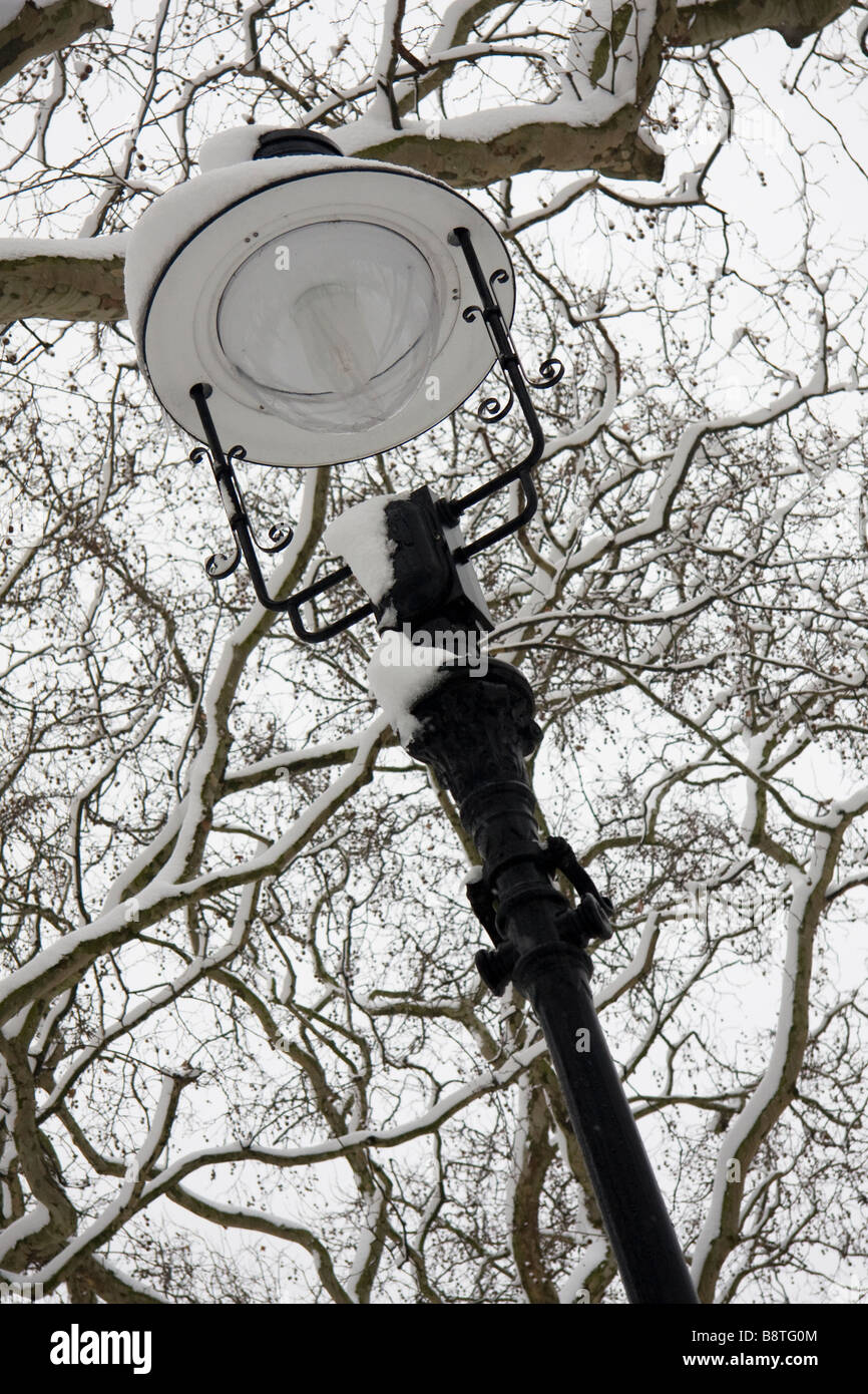 Lamp post snow hi-res stock photography and images - Alamy