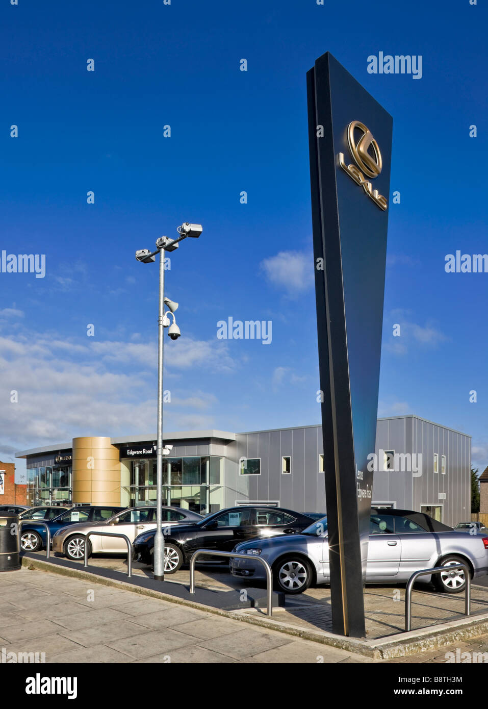 Lexus sign hi-res stock photography and images - Alamy