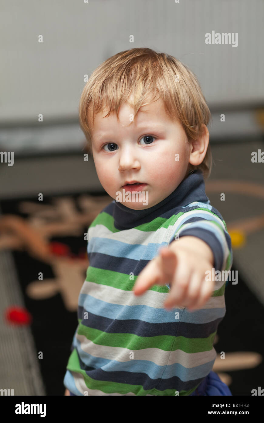 Little boy pointing his finger at camera Stock Photo - Alamy