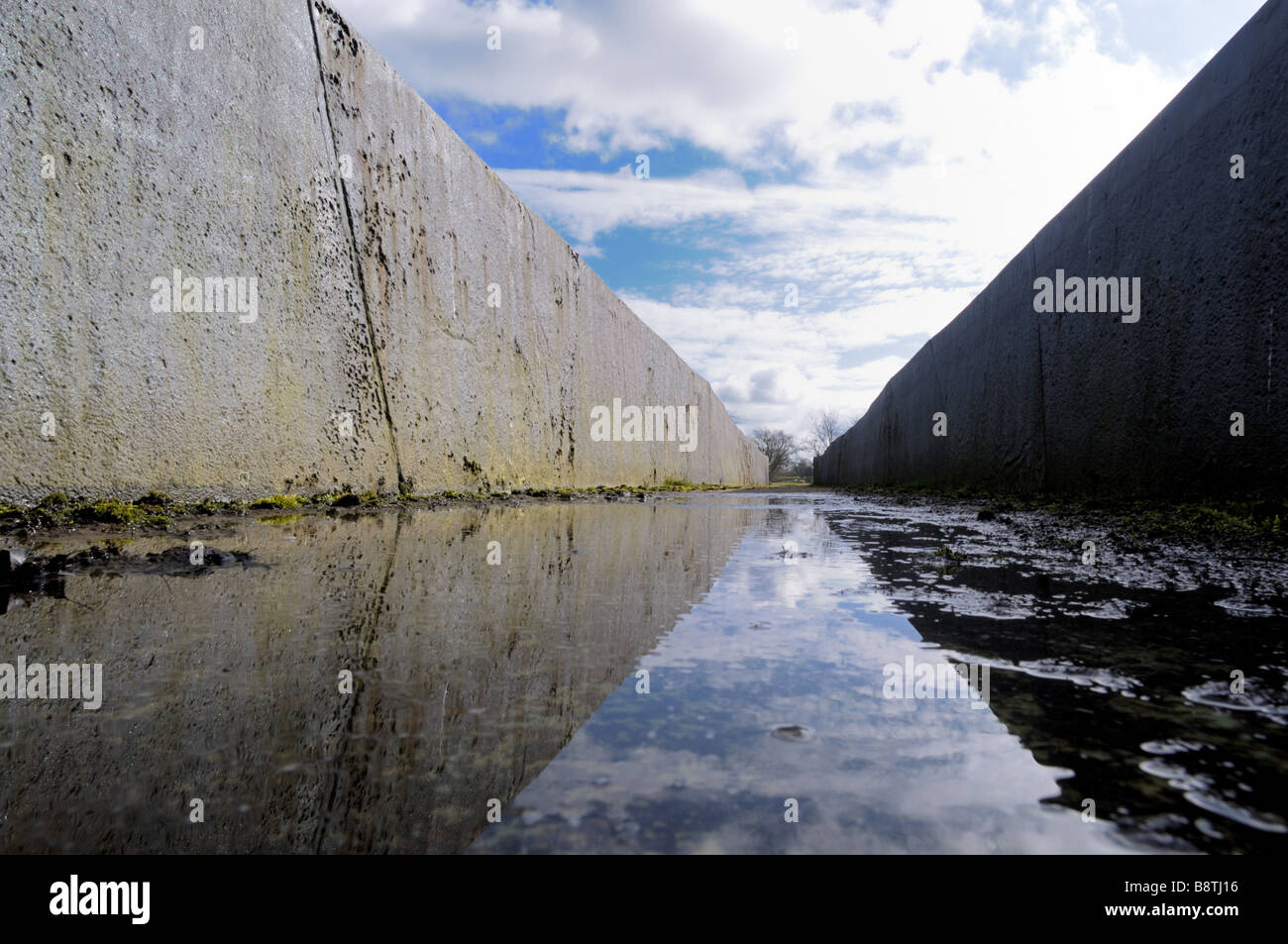 Cast iron trough aqueduct hi-res stock photography and images - Alamy