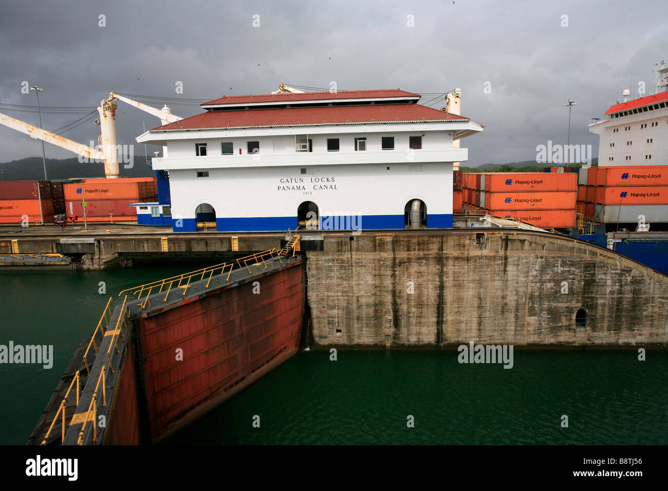 The Panama Canal locks (Spanish: Esclusas del Canal de Panamá) are a ...