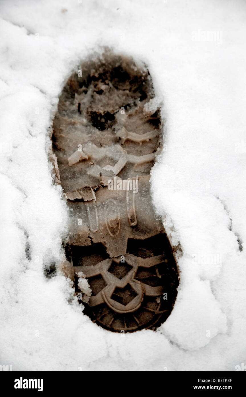 Boot footprints in mud hi-res stock photography and images - Alamy