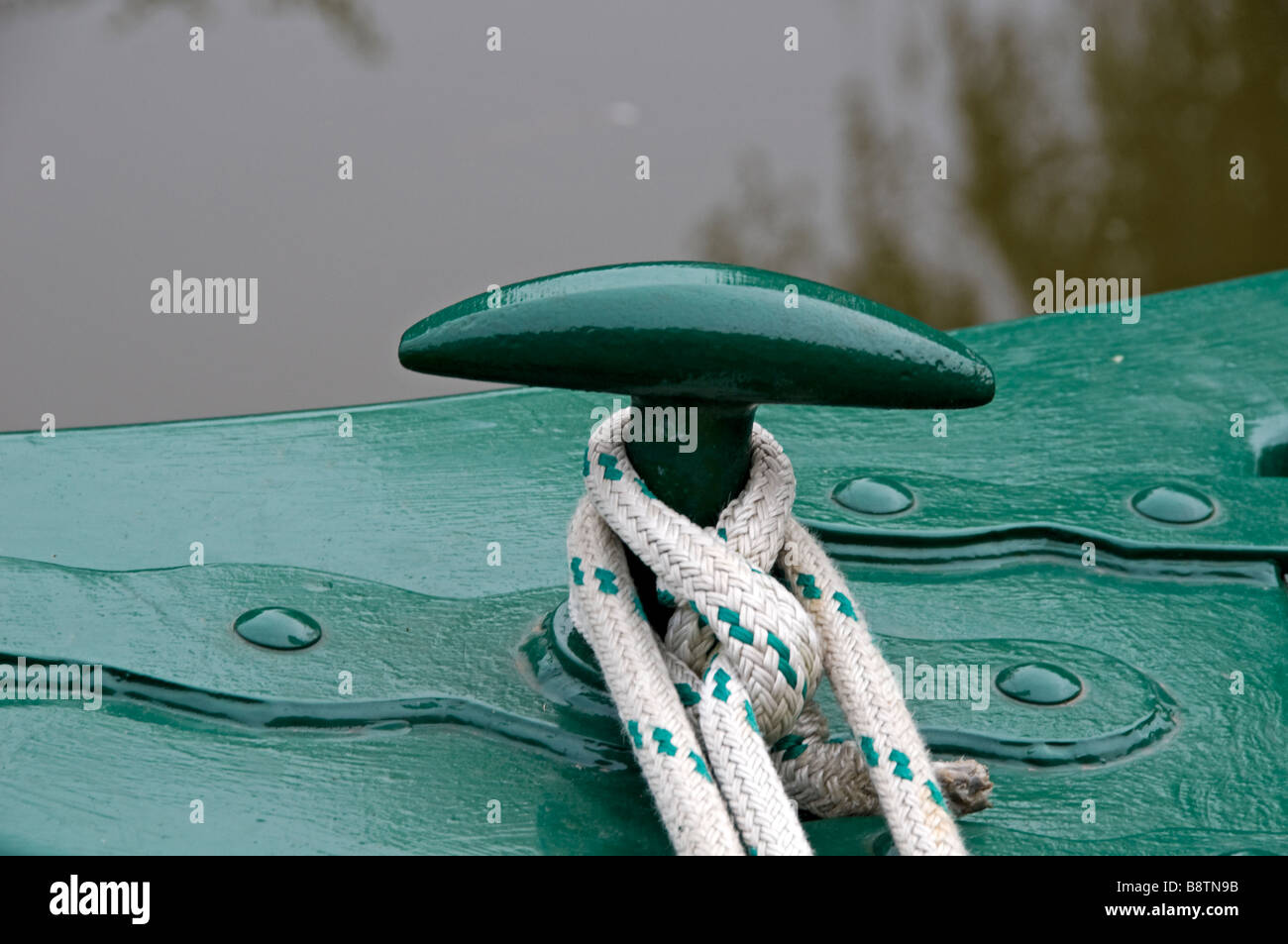 Closeup of cleat and line on the bow of a narrowboat Stock Photo - Alamy