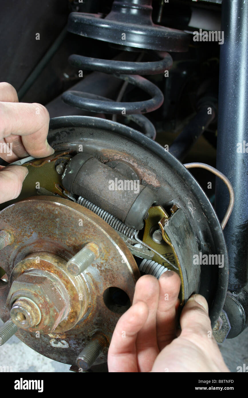 mechanic fitting new brake shoes to car Stock Photo - Alamy