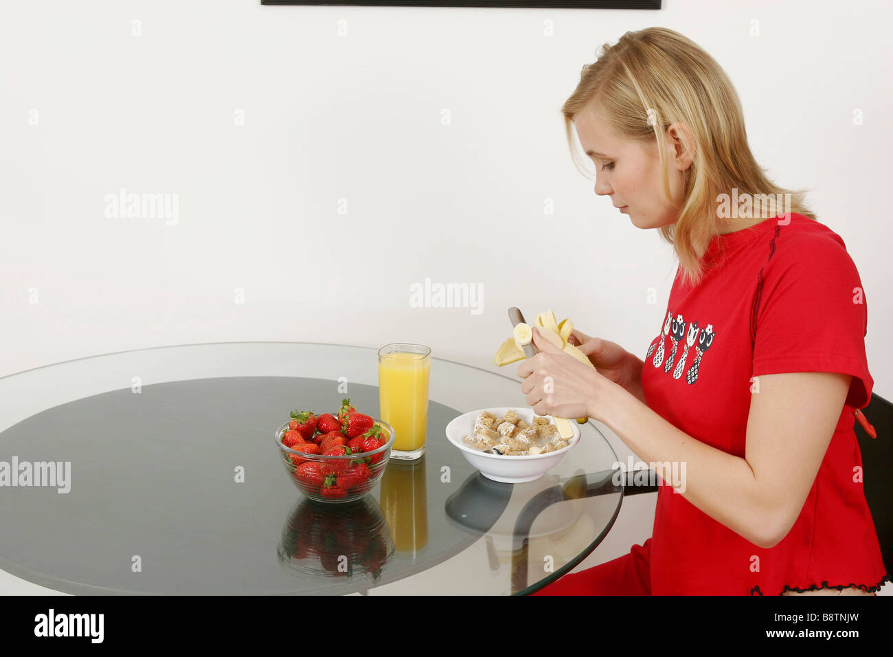 Woman eating breakfast Stock Photo - Alamy