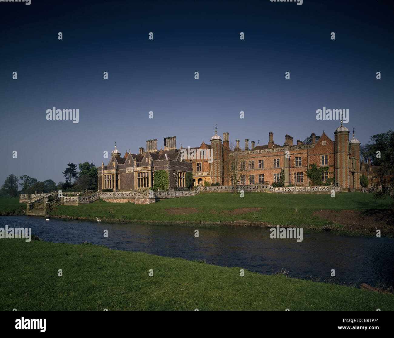 Charlecote park entrance hi-res stock photography and images - Alamy