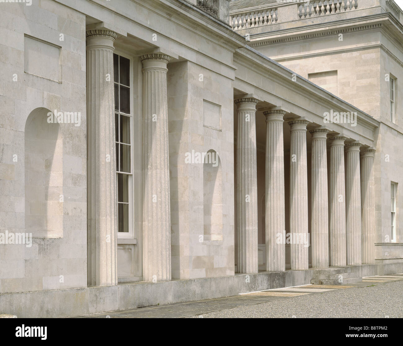 Fluted side pillars hi-res stock photography and images - Alamy