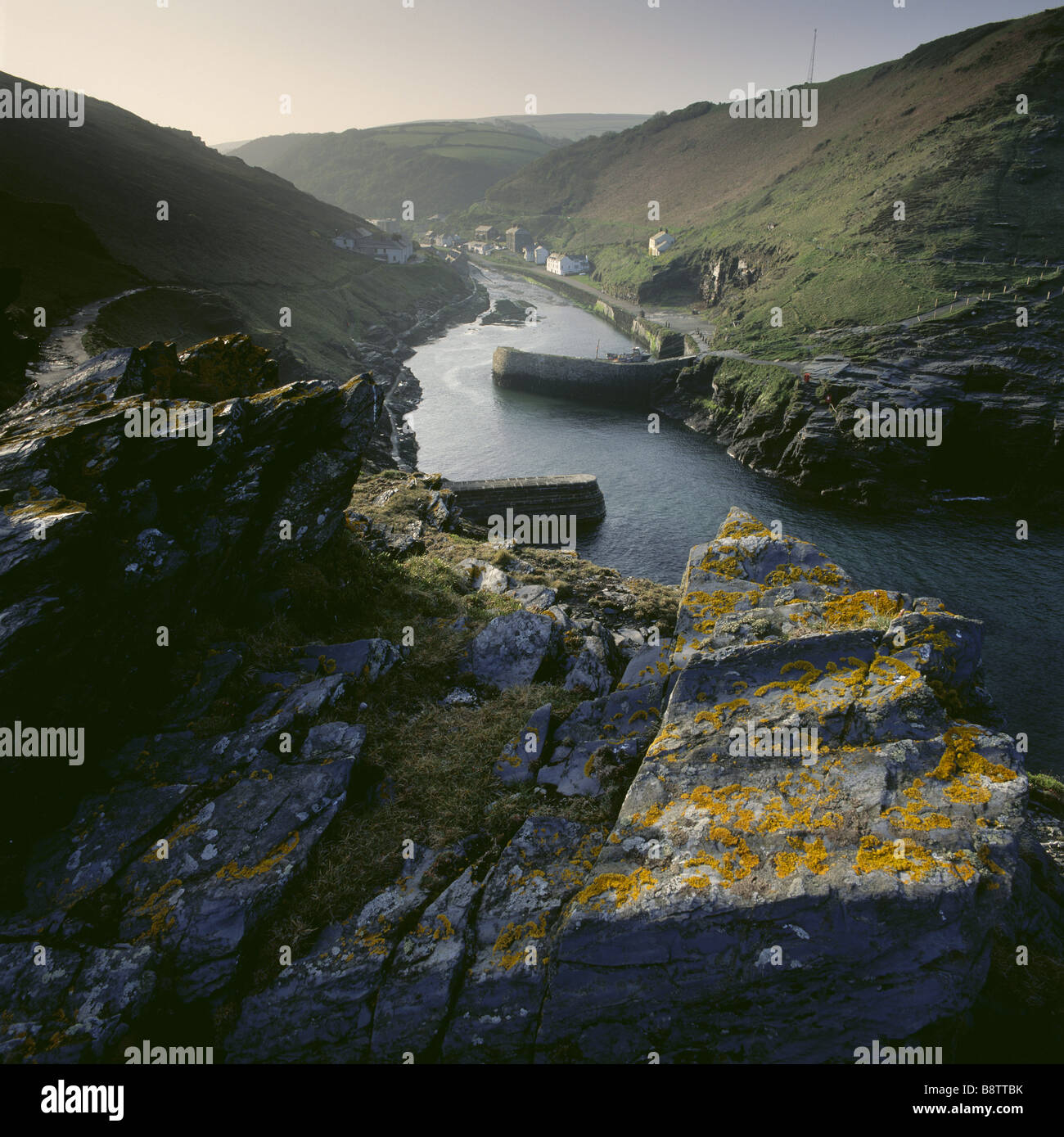 Scenic sheltered harbours hi-res stock photography and images - Alamy