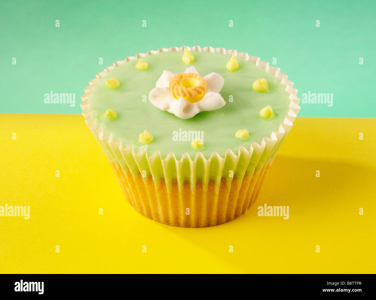 Green fondant flower hi-res stock photography and images - Alamy