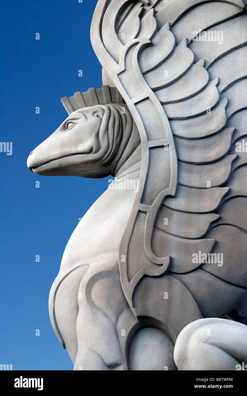 Winged creature statue hi-res stock photography and images - Alamy