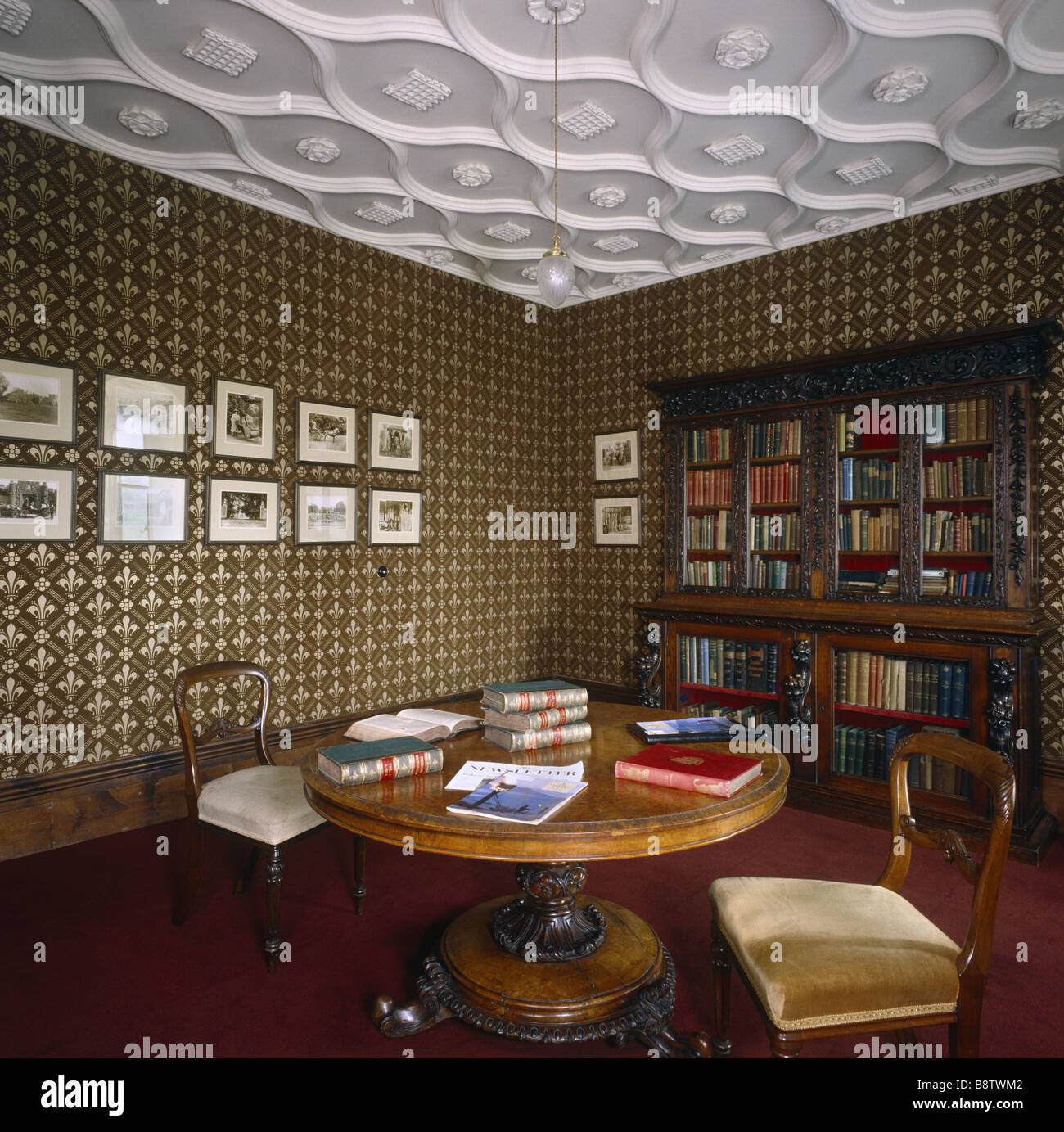 Boudoir Wallpaper High Resolution Stock Photography and Images - Alamy