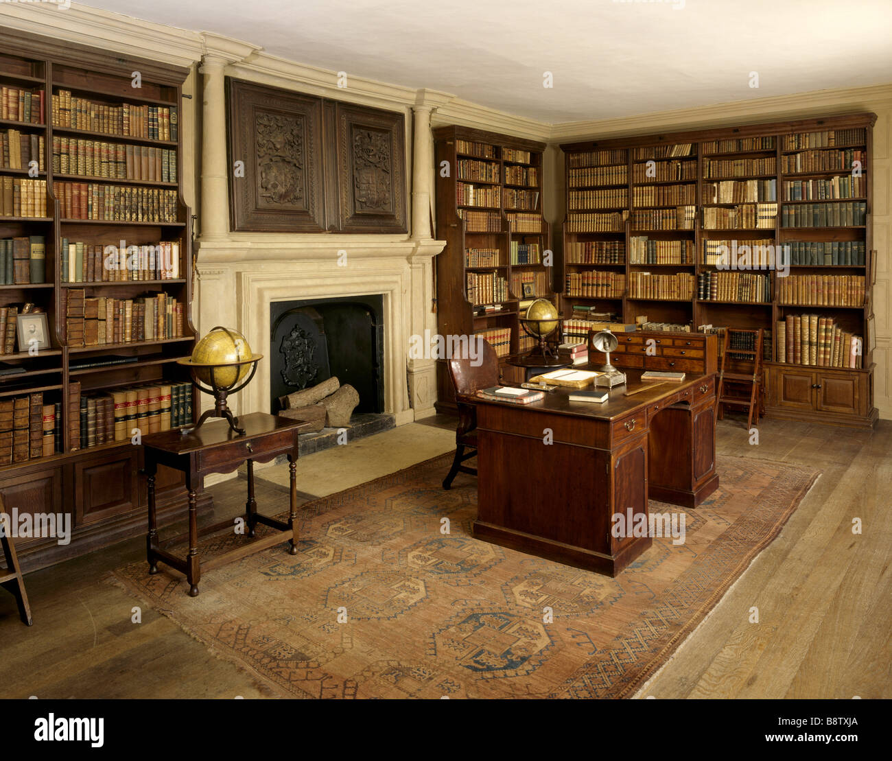 Country house room traditional library hi-res stock photography and ...
