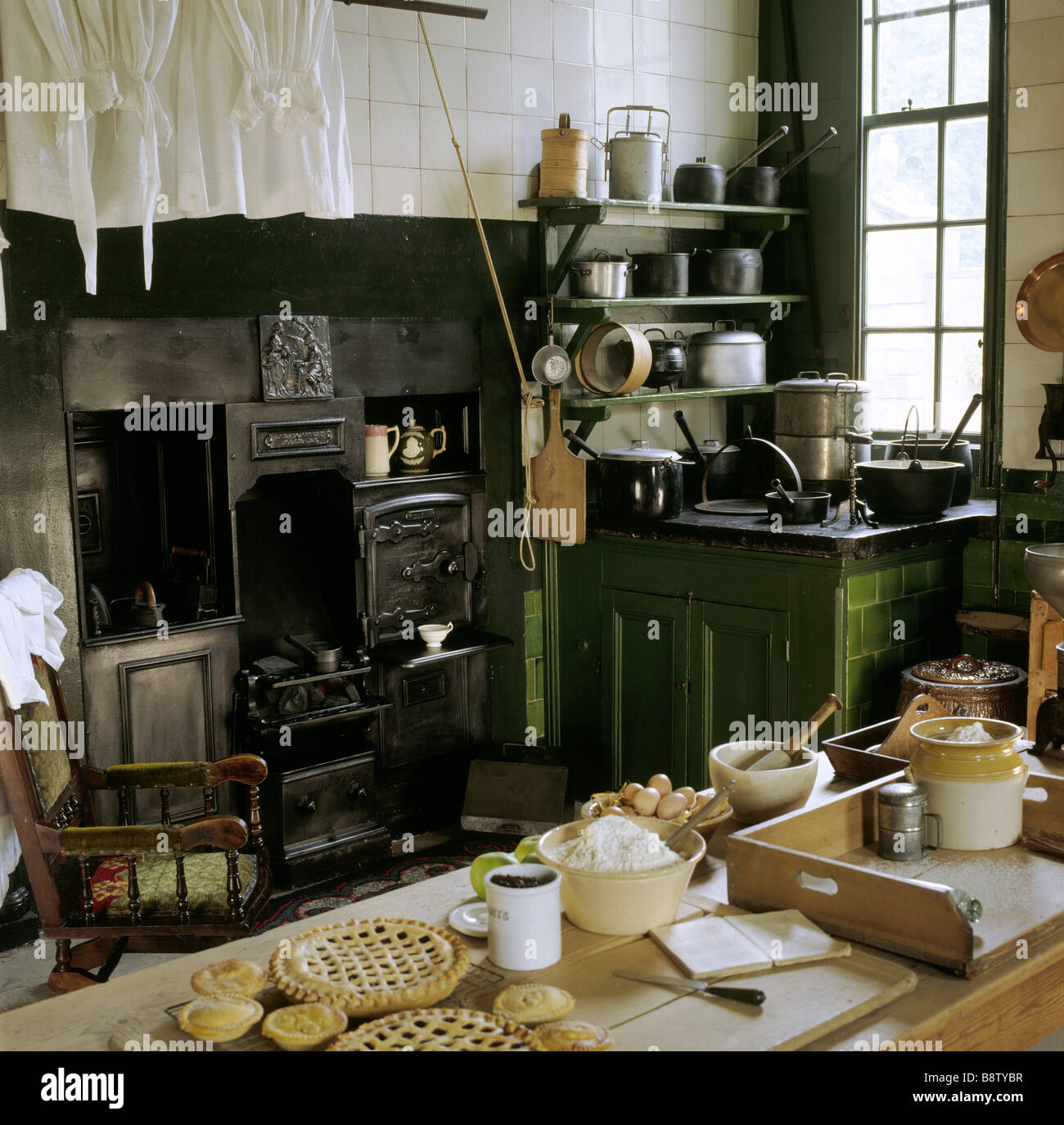 Victorian cooking pots hi-res stock photography and images - Alamy