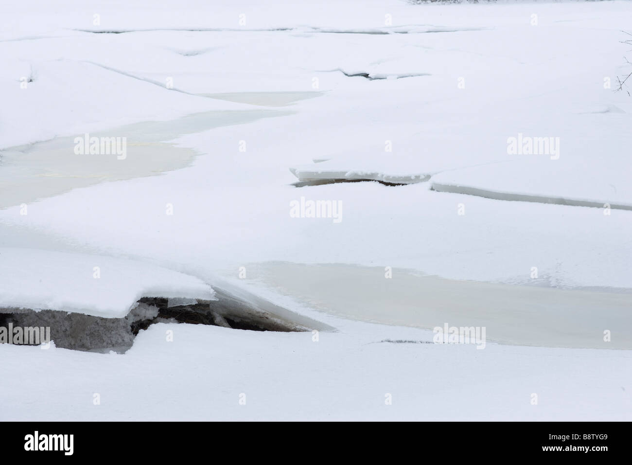Cover with winter snow hi-res stock photography and images - Alamy