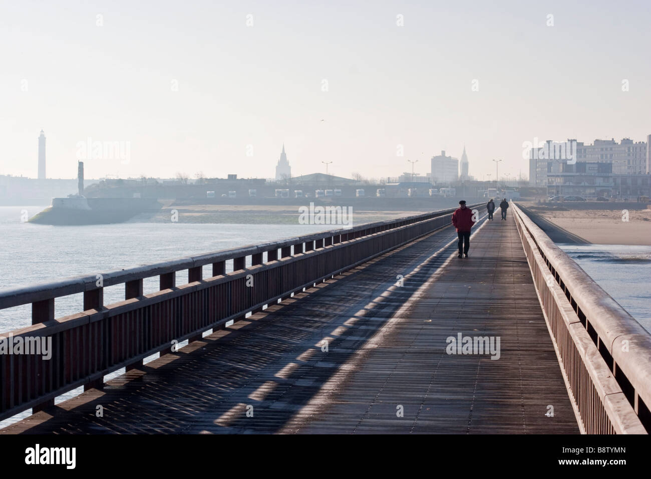 Calais pier hi-res stock photography and images - Alamy