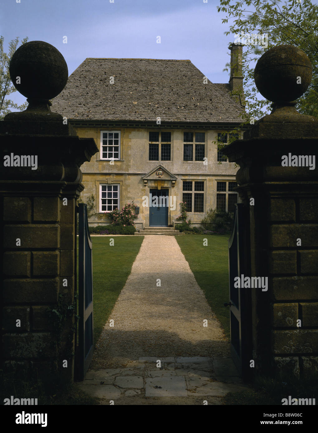 Snowshill manor exterior hi-res stock photography and images - Alamy