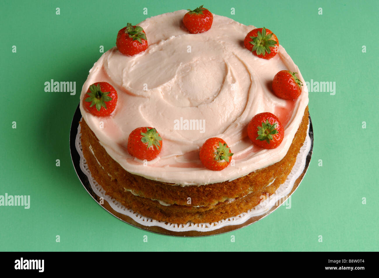 Sponge cake iced hi-res stock photography and images - Alamy