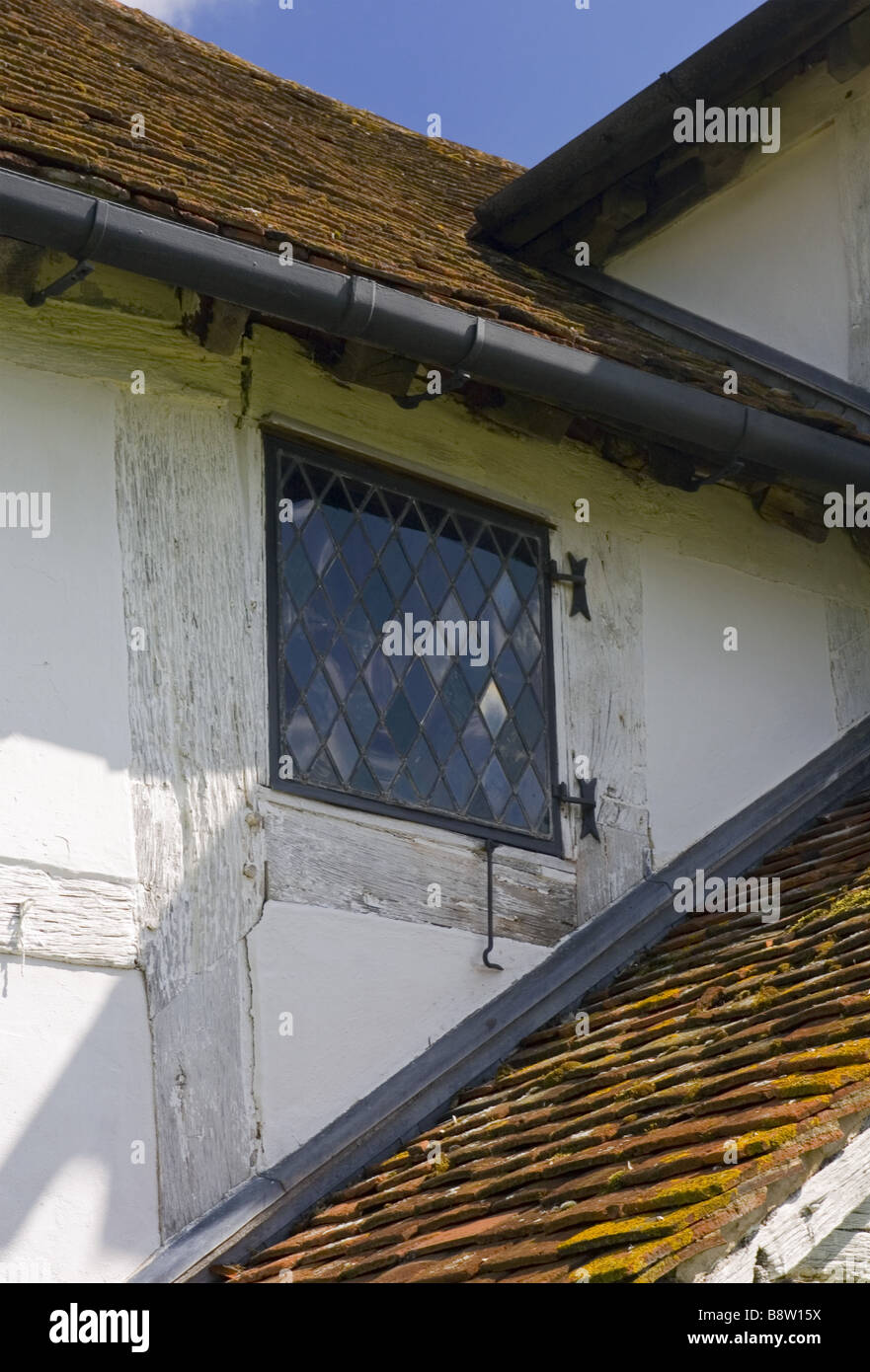 Diamond pane window hi-res stock photography and images - Alamy