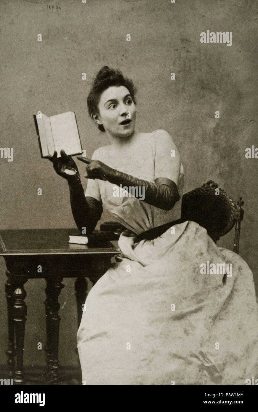 The singer yvette guilbert hi-res stock photography and images - Alamy