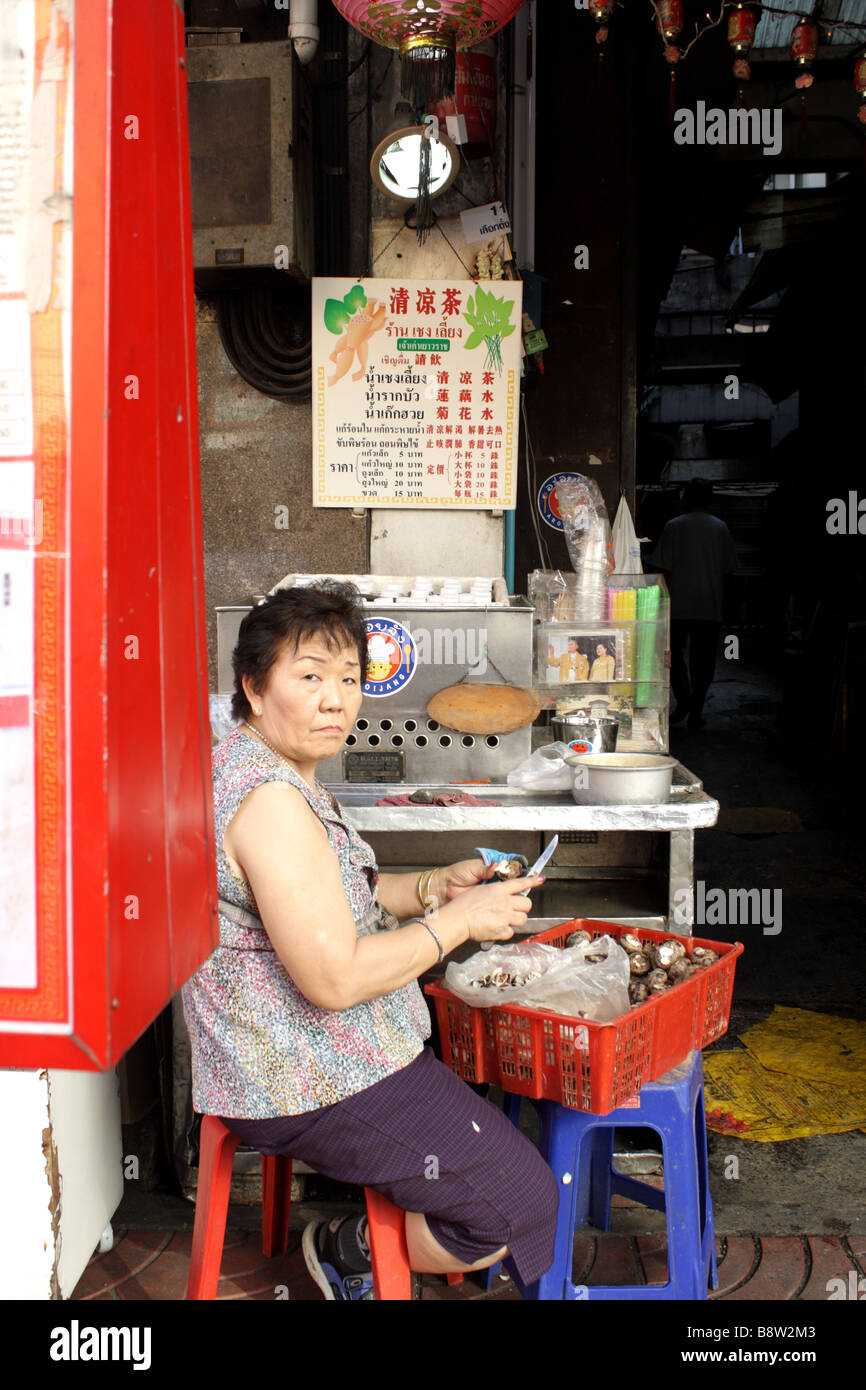 Street Merchant at Yaowarat road , Bangkok Chinatown , Thailand Stock ...