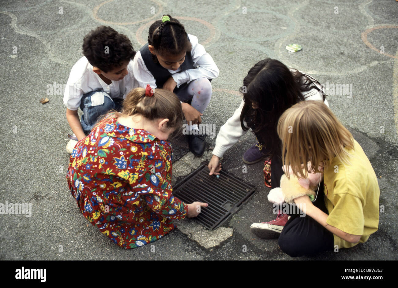 Children playing grate hi-res stock photography and images - Alamy