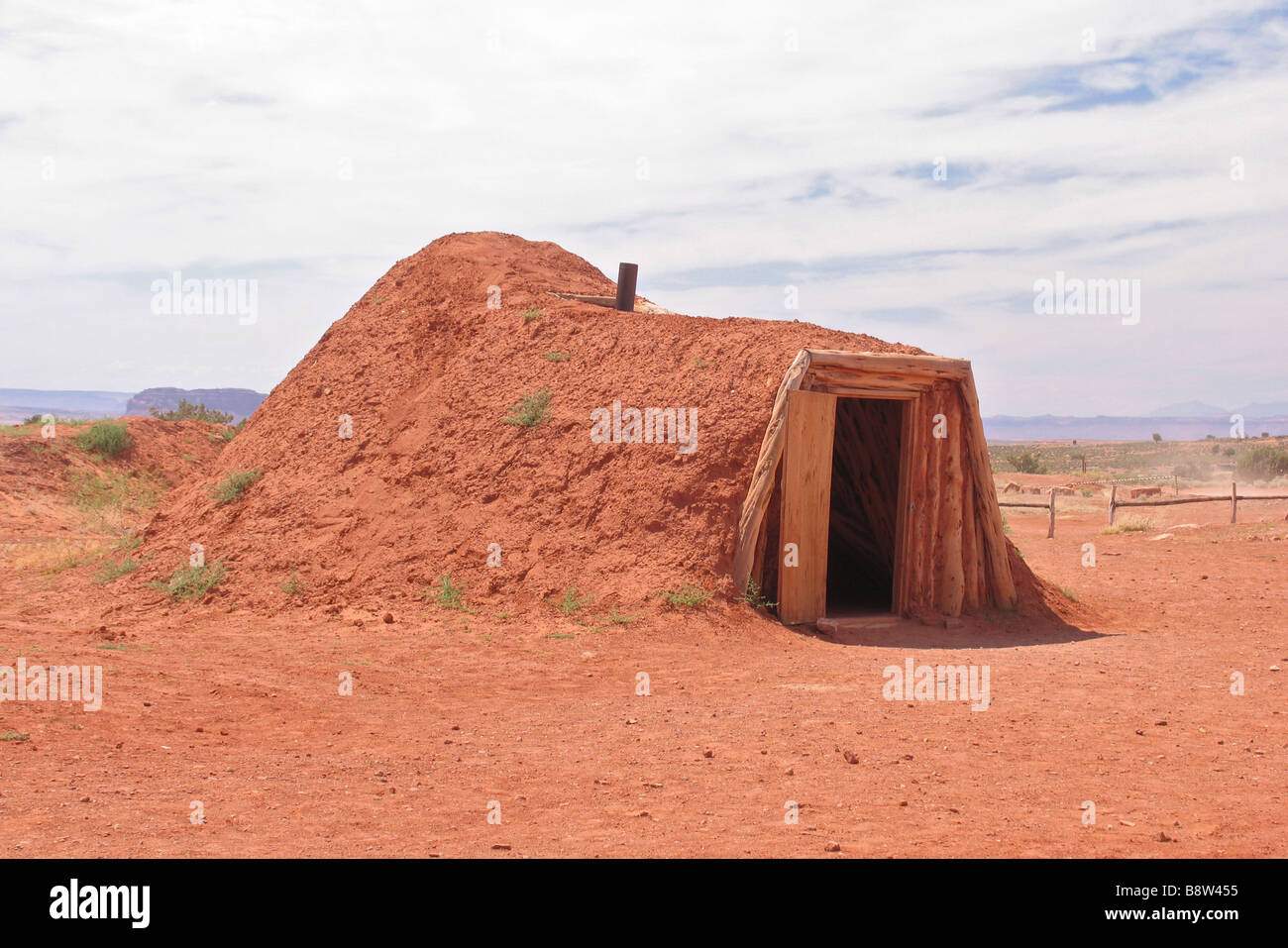 Navajo hut hi-res stock photography and images - Alamy