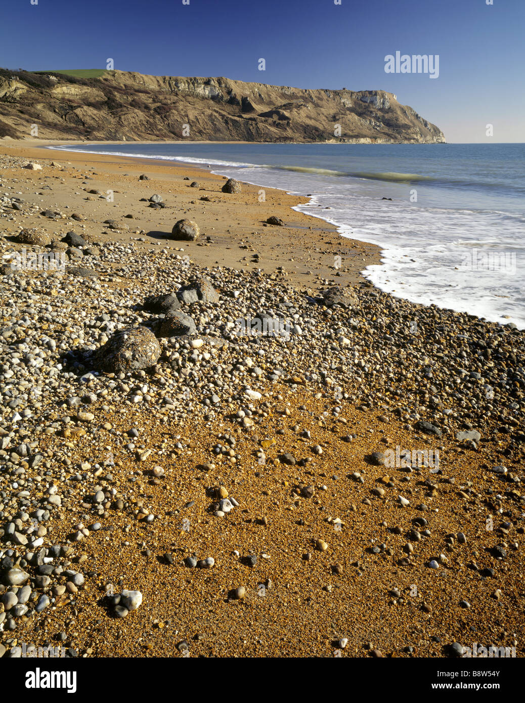 View of the pebble and shingle beach at Ringstead Bay in Dorset with ...