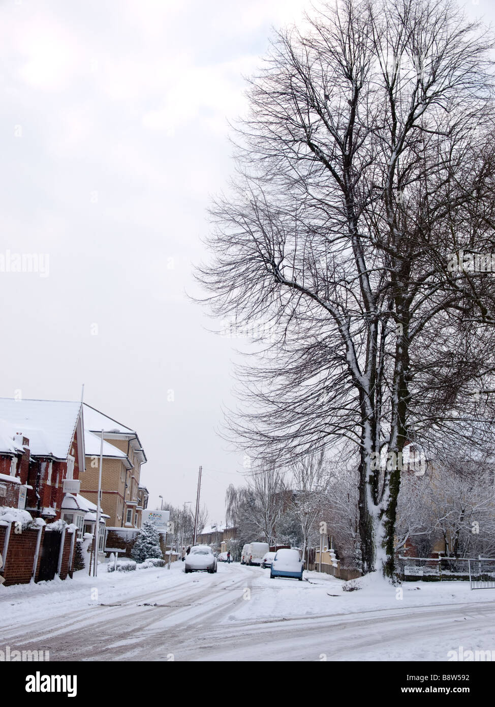 London, snow, residential hi-res stock photography and images - Alamy