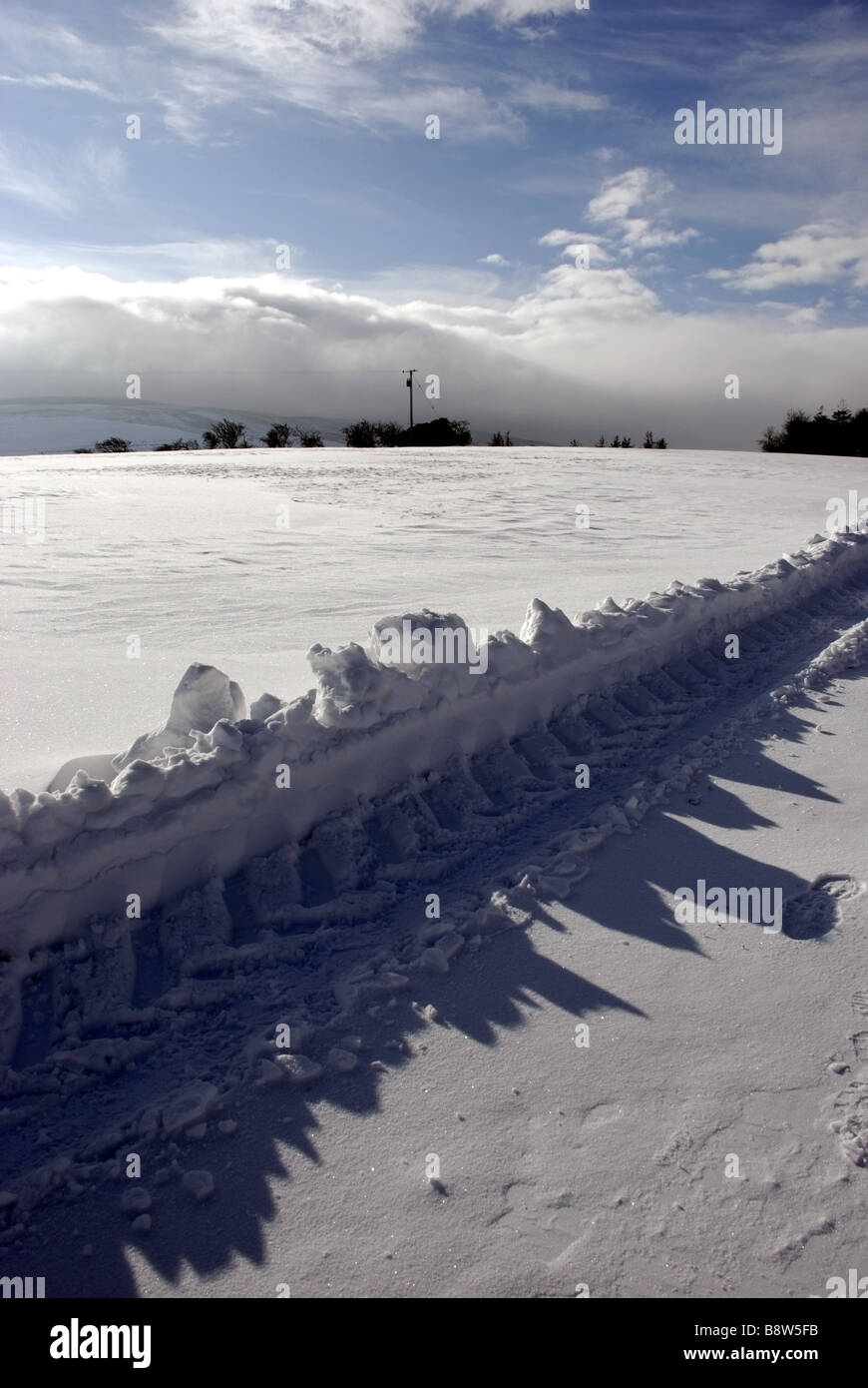 Cleared icy road hi-res stock photography and images - Alamy