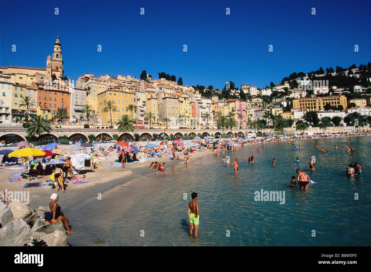 Beach of Les Sablettes beneath the old town of Menton Stock Photo - Alamy