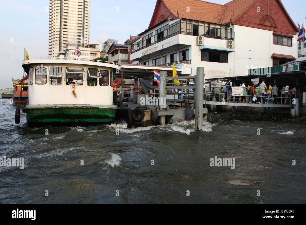 Ferryboat pier Chao Phraya River , Bangkok , Thailand Stock Photo - Alamy