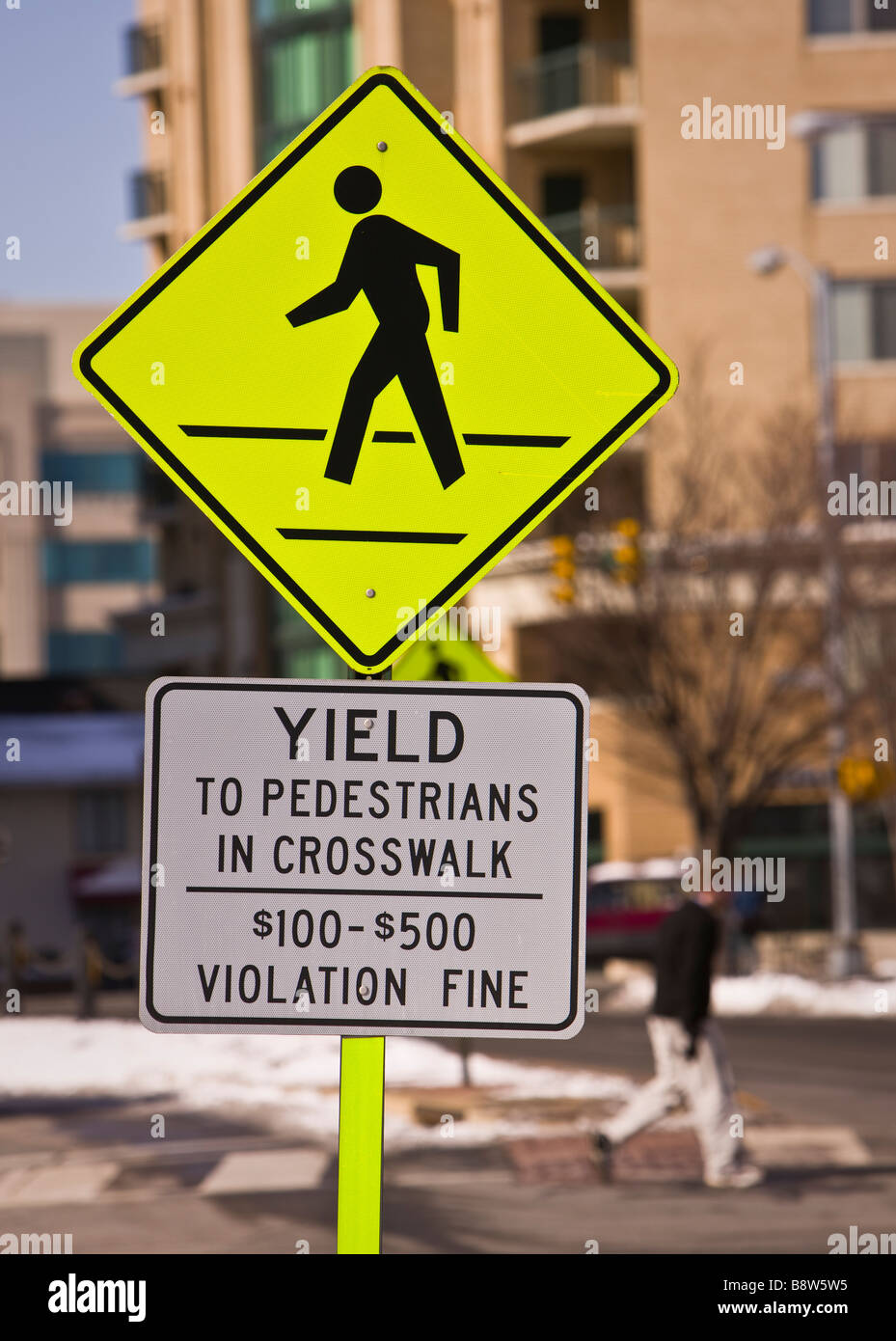 ARLINGTON VIRGINIA USA Pedestrian crossing traffic sign Stock Photo - Alamy