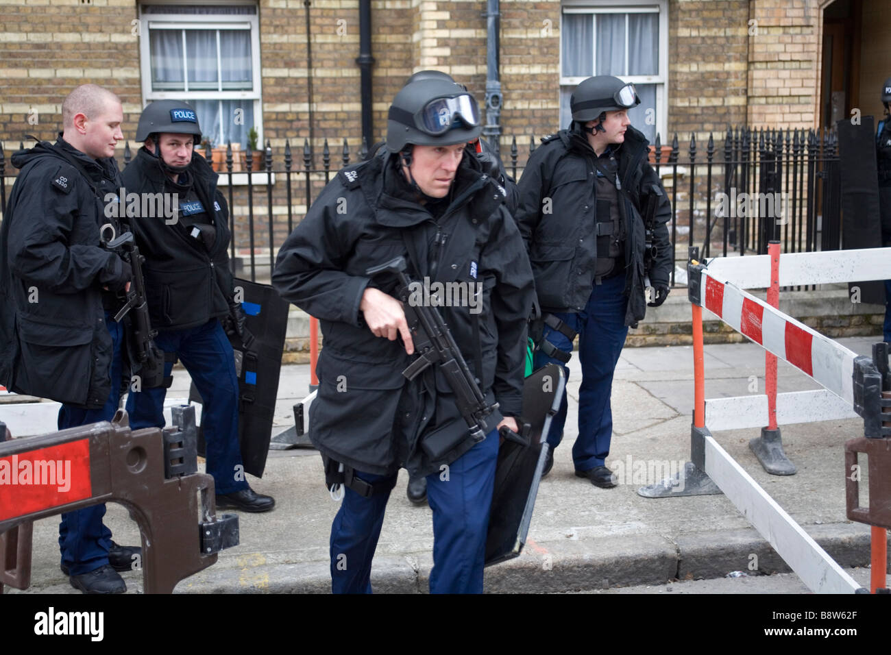Heavily armed special police officers in London Stock Photo, Royalty ...