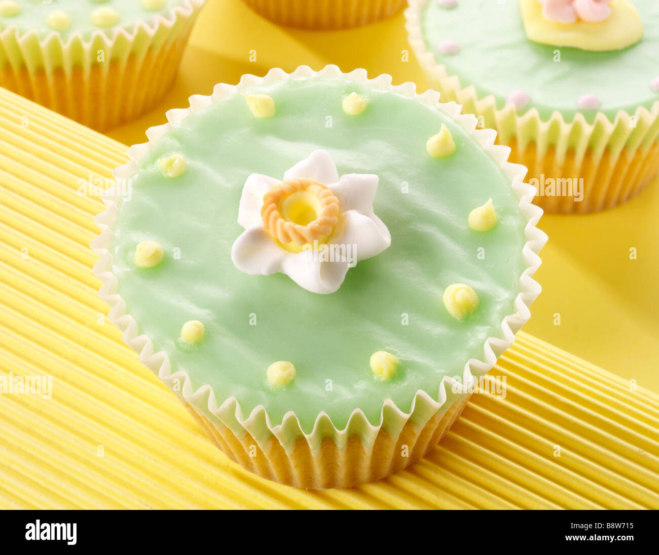 Daffodil tea hi-res stock photography and images - Alamy