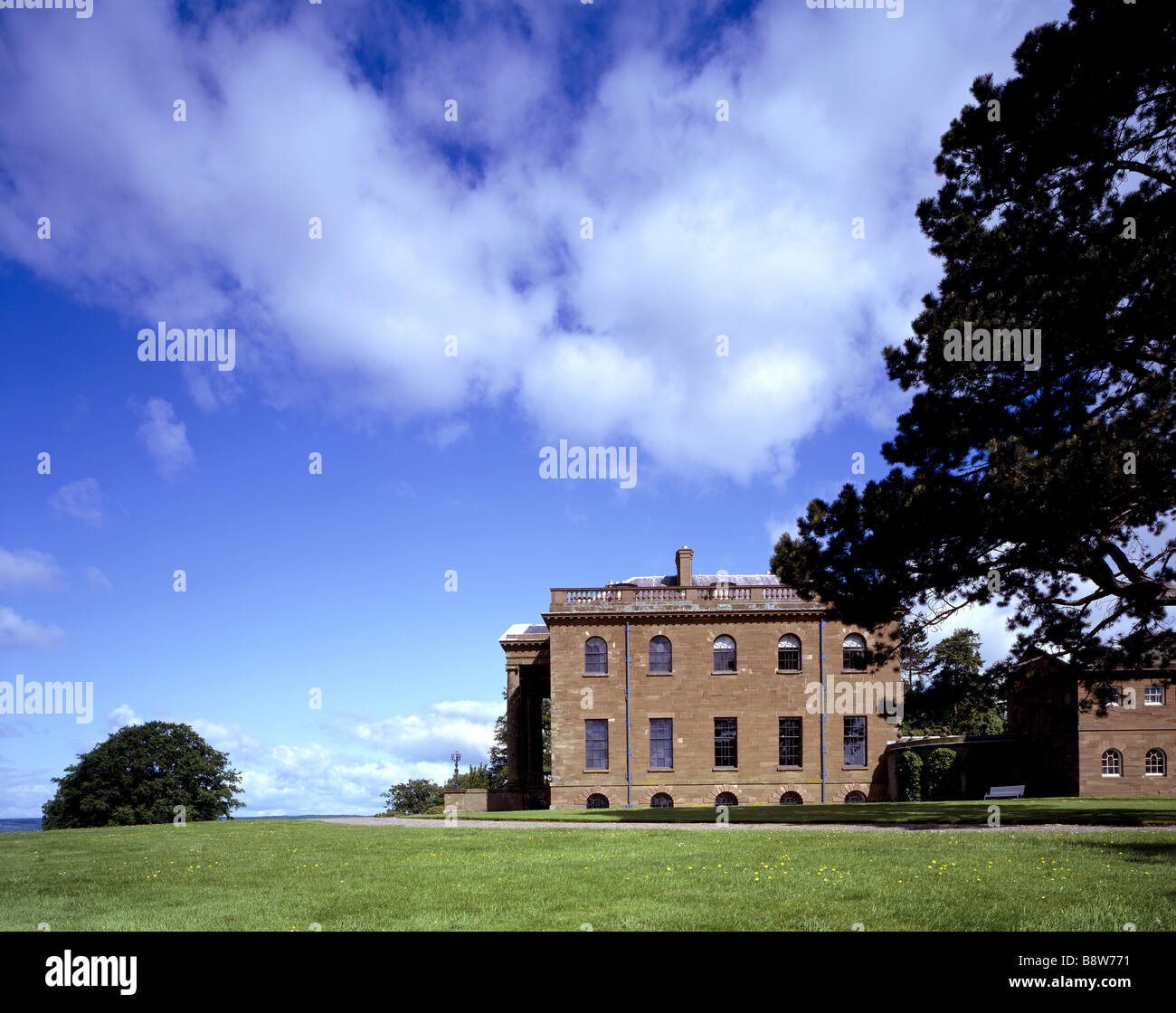 Two storey hall house hi-res stock photography and images - Alamy