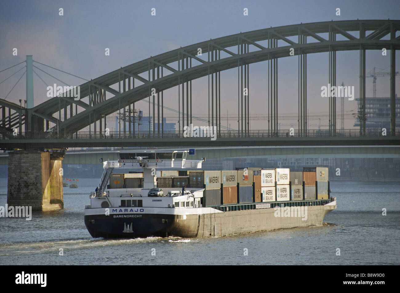 Containership construction hi-res stock photography and images - Alamy