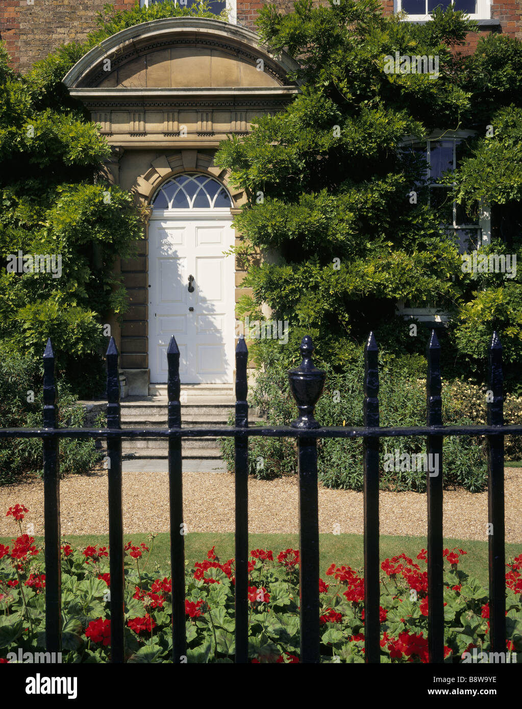 Georgian entrance gates hi-res stock photography and images - Alamy