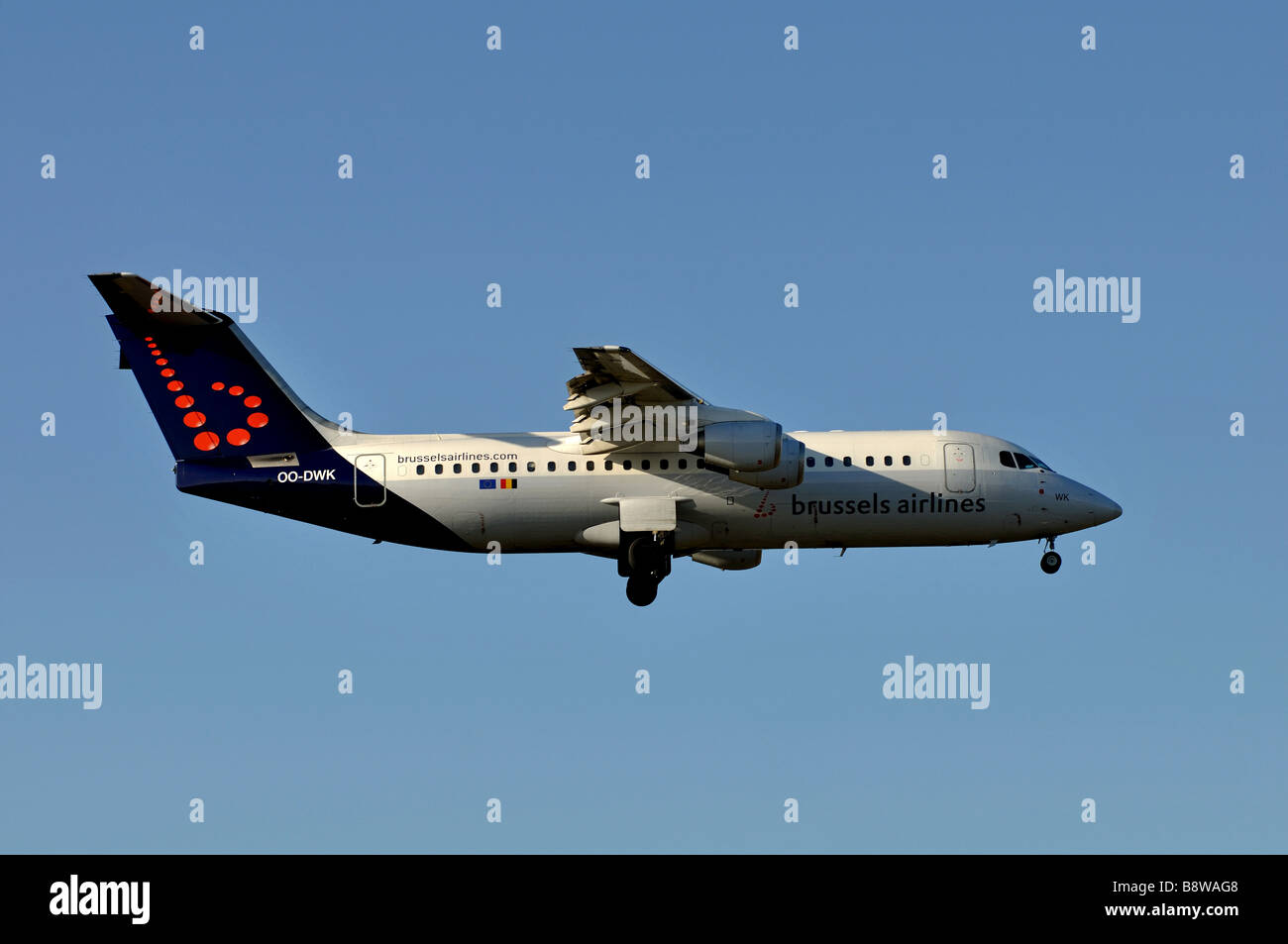 Avro rj100 rj 100 aircraft hi-res stock photography and images - Alamy