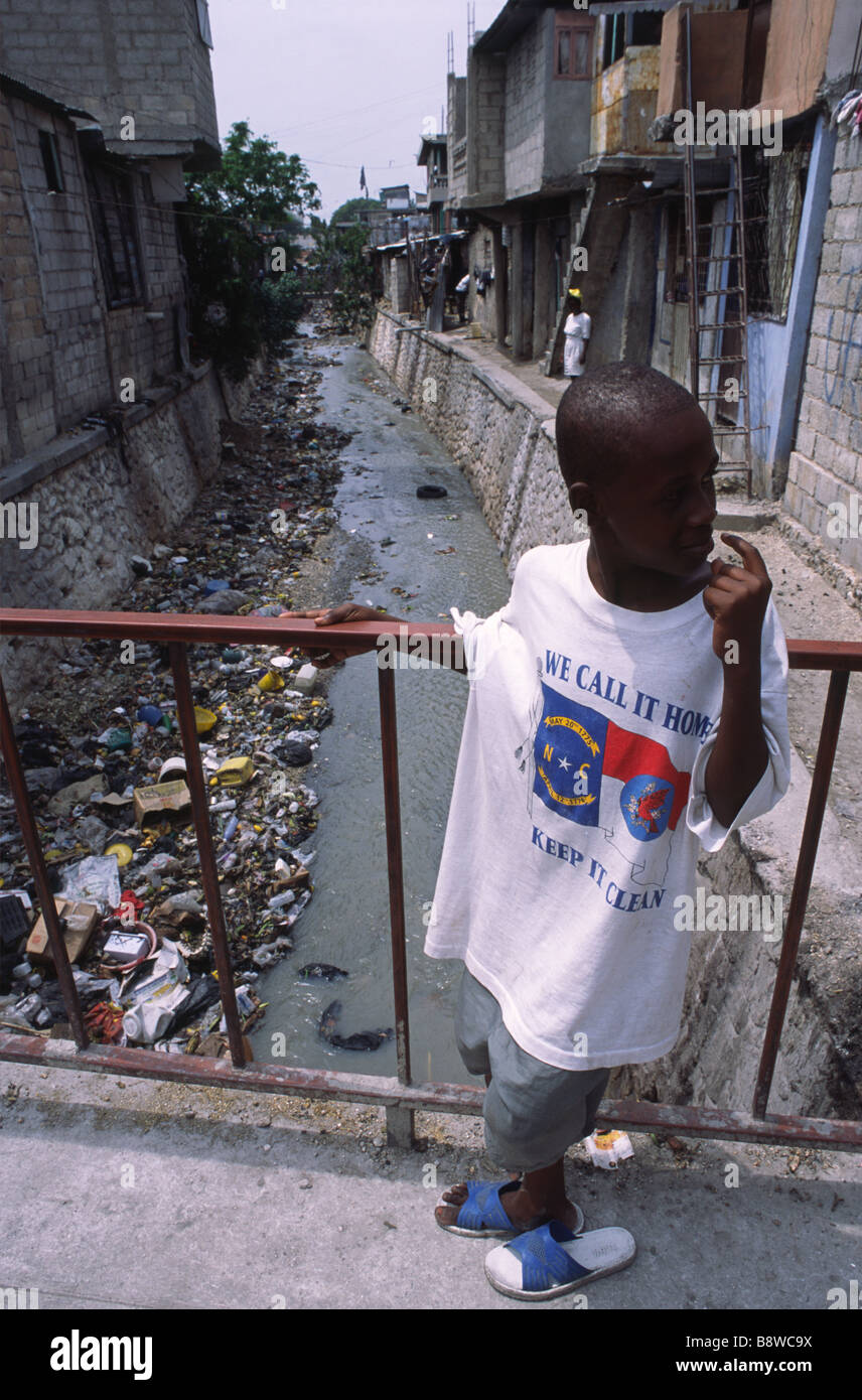 Slum lives hi-res stock photography and images - Alamy